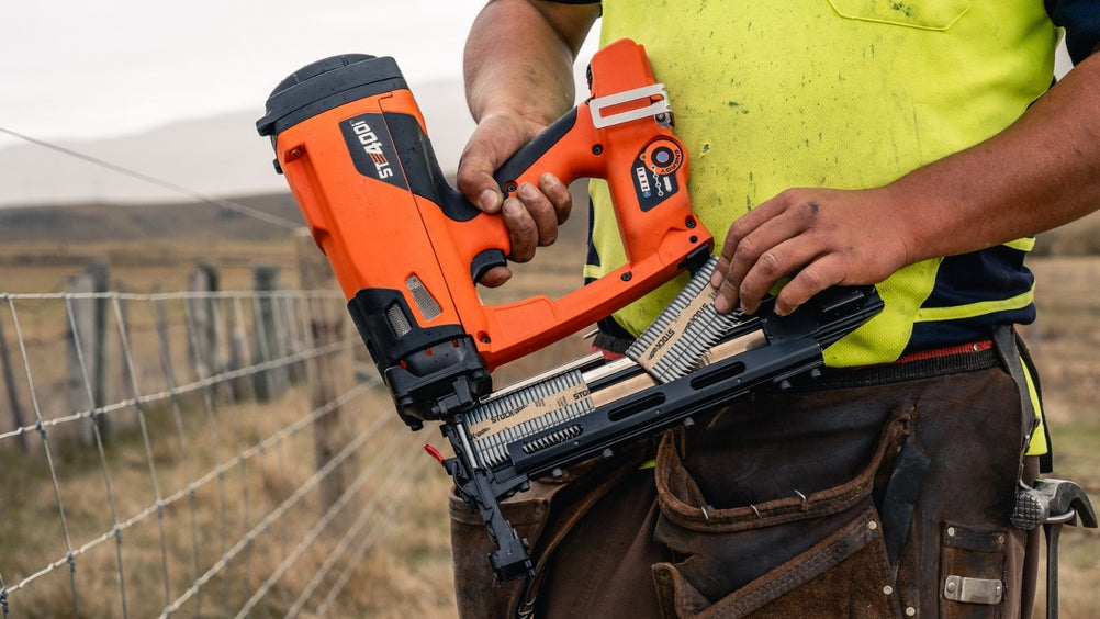 STOCK-ade ST-400i Series II Cordless Gas Fence Post Stapler Stockfence